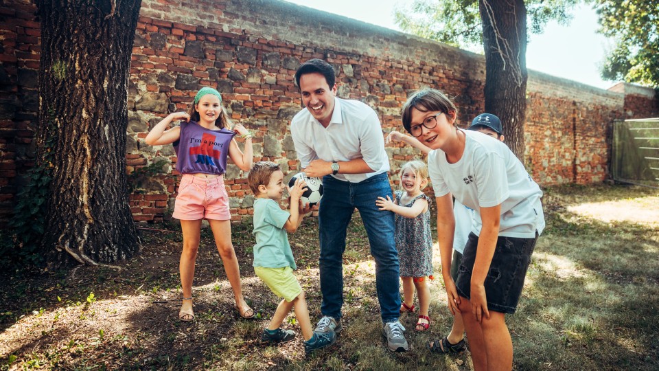 Alle Informationen zur politischen Partei NEOS